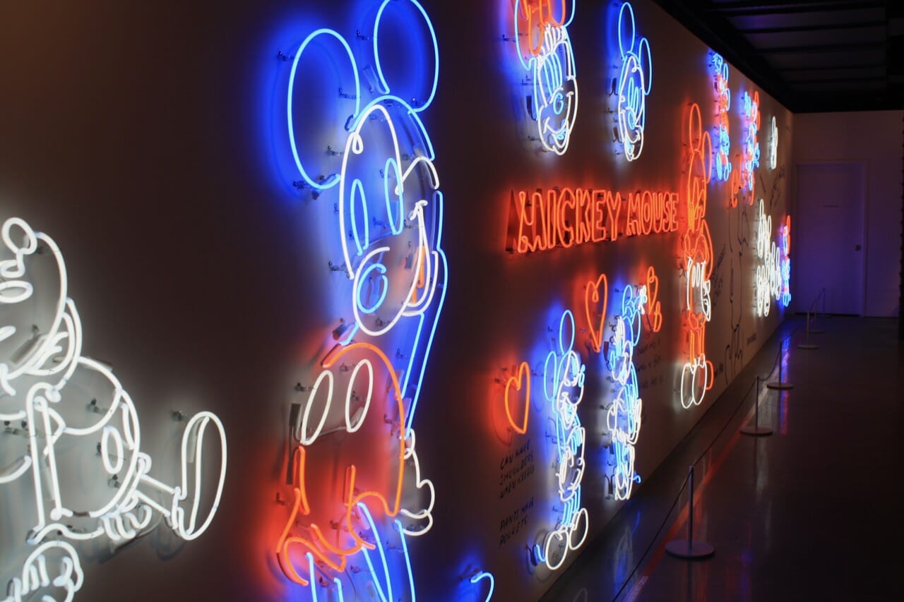 Manos De Mickey Mouse Galaxia Illuminati Mickey: The True Original