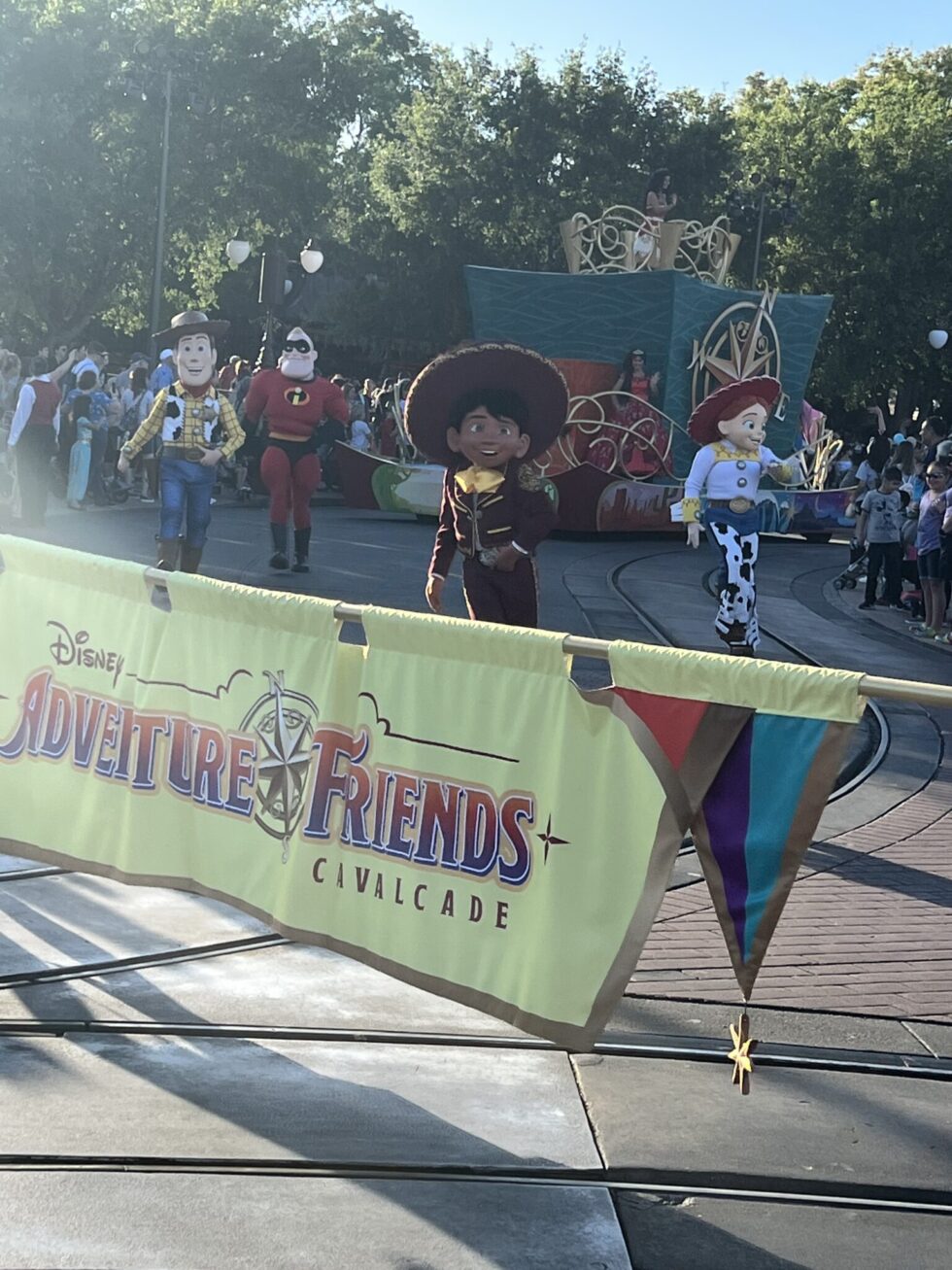 Complete Guide to the Magic Kingdom - Key To The World Travel