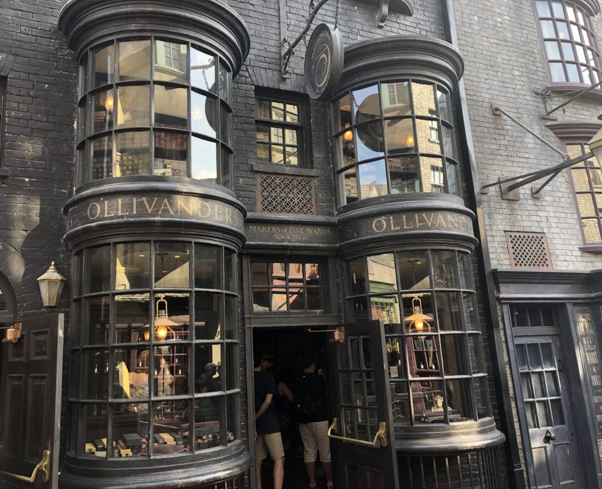 Wizarding World of Harry Potter Complete Guide - Key To The World Travel