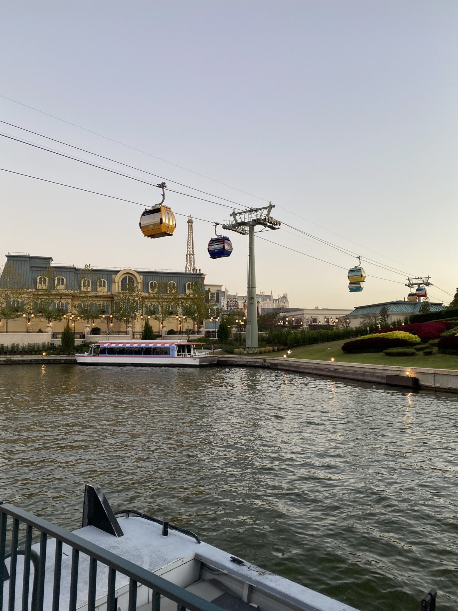 Complete Guide to EPCOT - Key To The World Travel