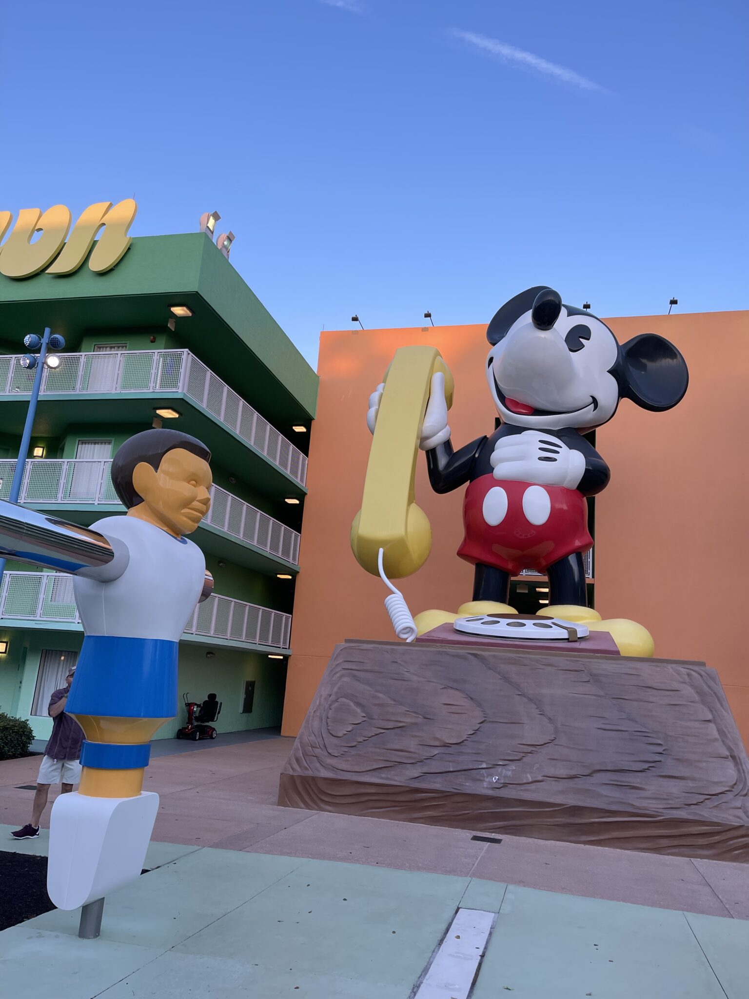 Disney's Pop Century Resort - Key To The World Travel