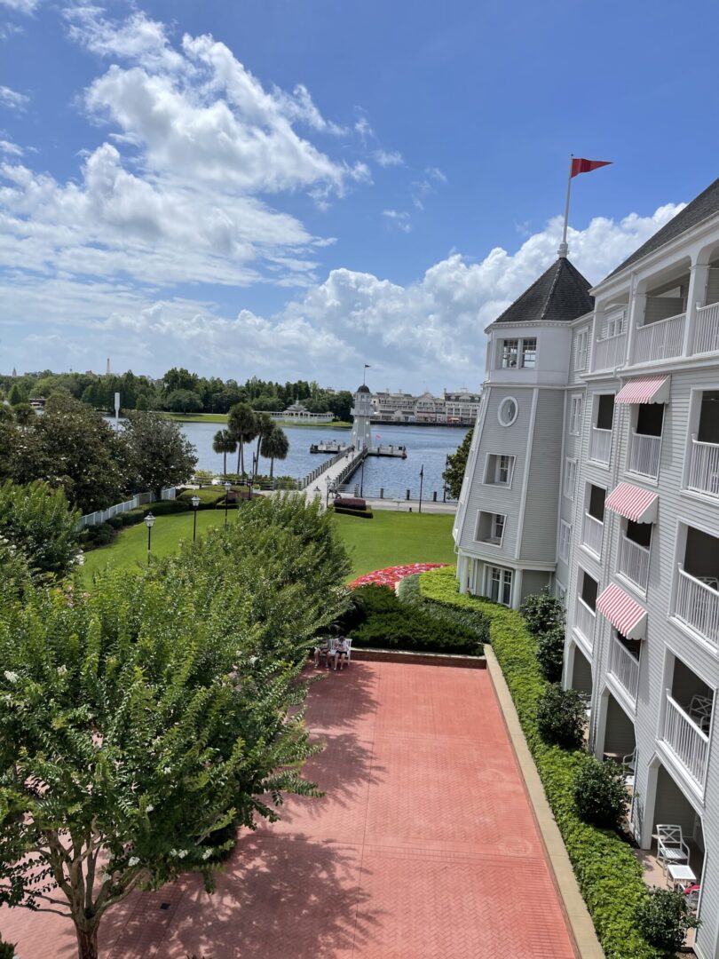 Perks to Staying at the EPCOT Resorts - Key To The World Travel