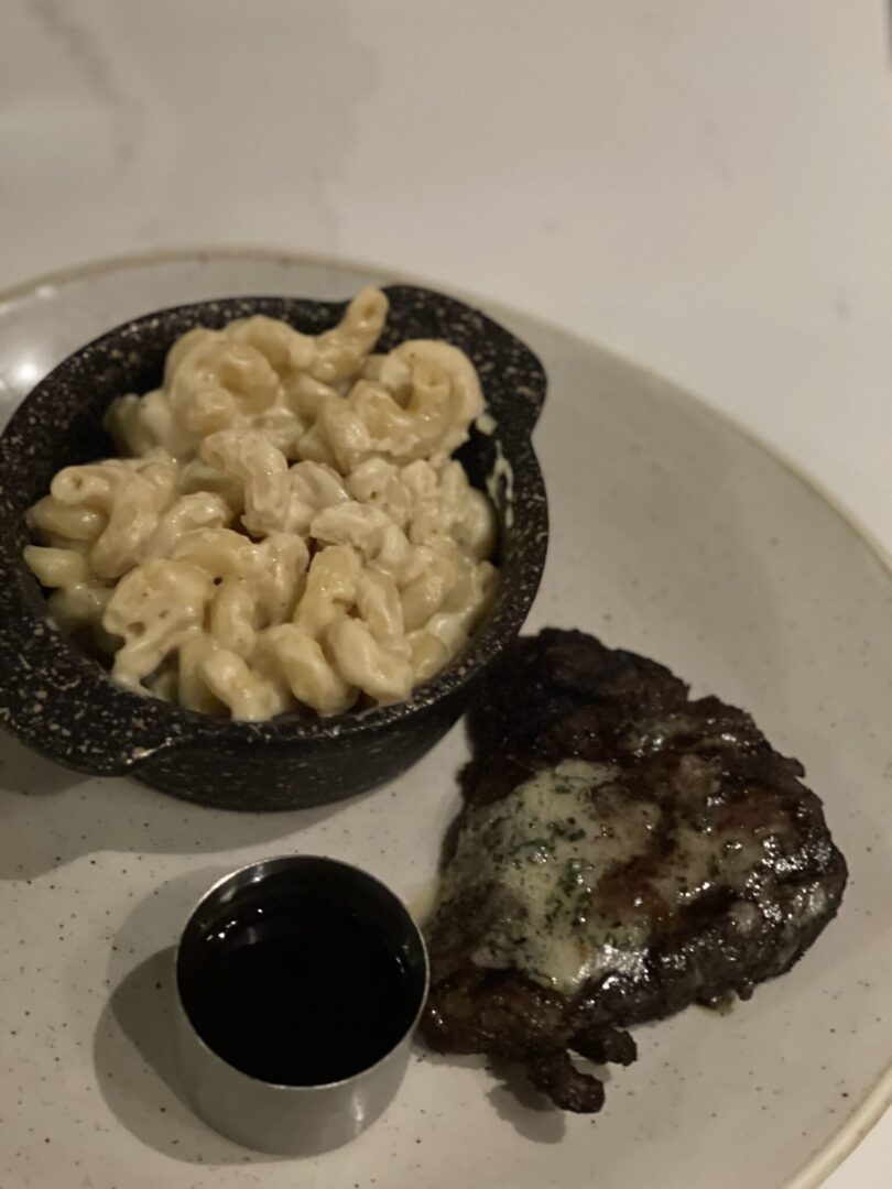 Making The Most of the Disney Dining Plan - Key To The World Travel