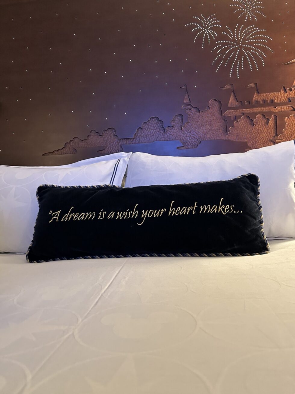 Disneyland Hotel - Key To The World Travel