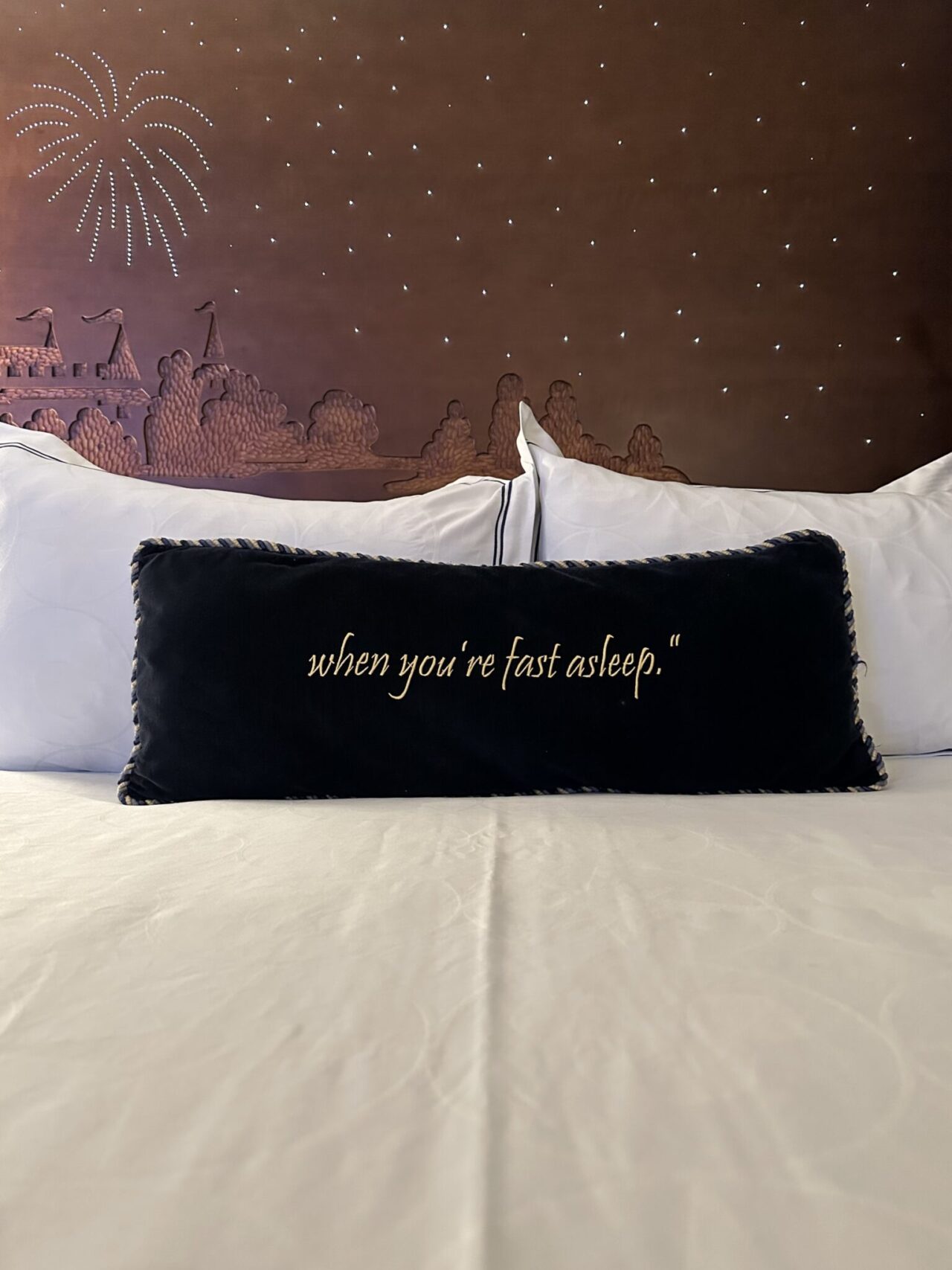 Disneyland Hotel - Key To The World Travel