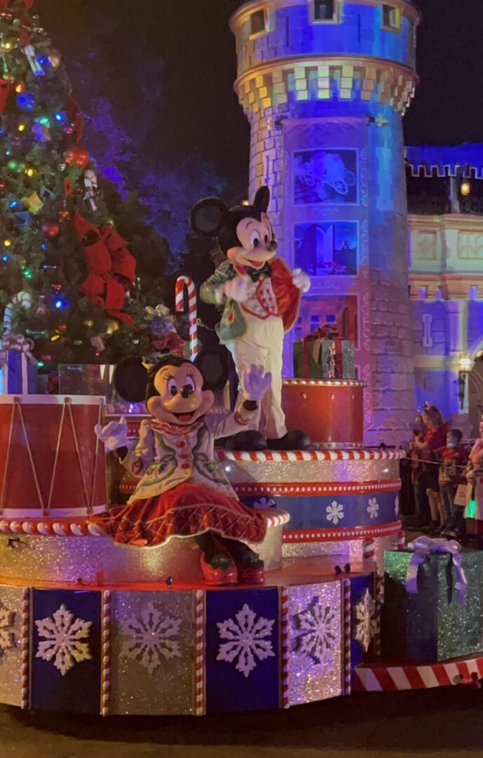 5 Reasons to Love the Holidays at Walt Disney World - Key To The World ...